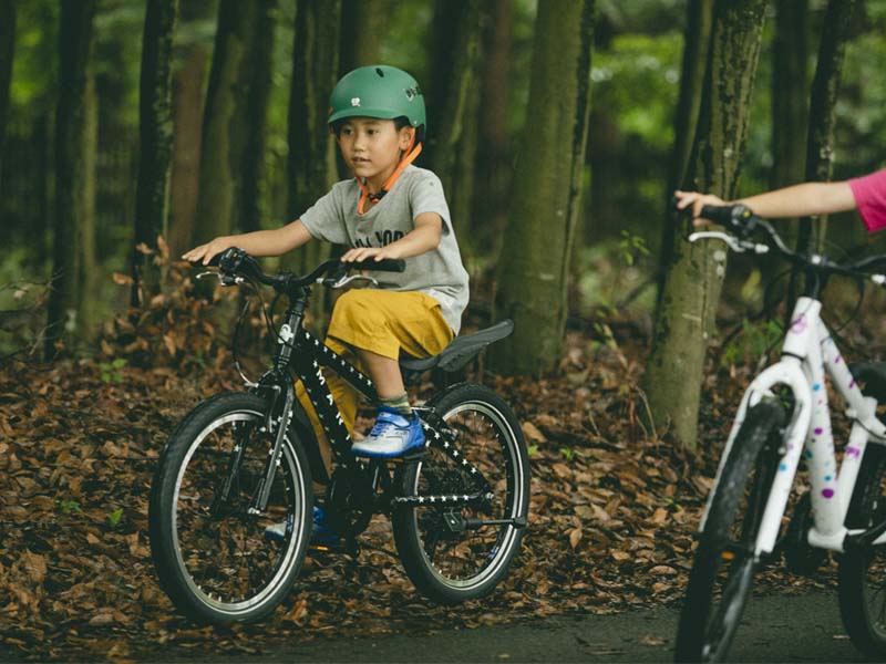 kid cycling